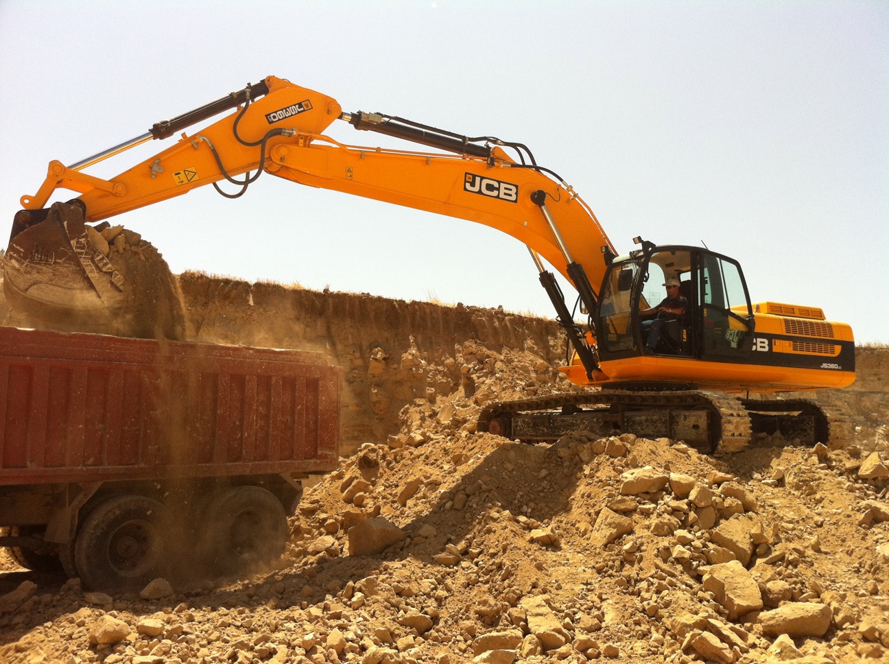 KİRALIK JCB 360 39 TON PALETLİ EXCAVATOR - Kiralık İş Makinesi